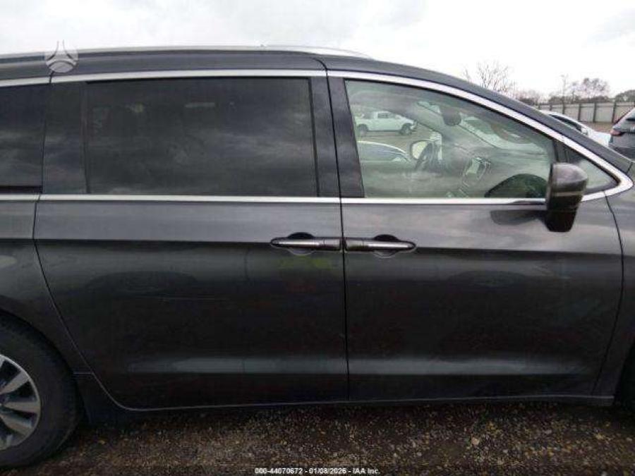 Pelēks Chrysler Pacifica 2021 Klaipėda, ar dzinēja tilpumu 3.61 L un nobraukumu 171 tūkst. km par 14300 €, foto 14 vietnē AUTOMOTO.COM.LV