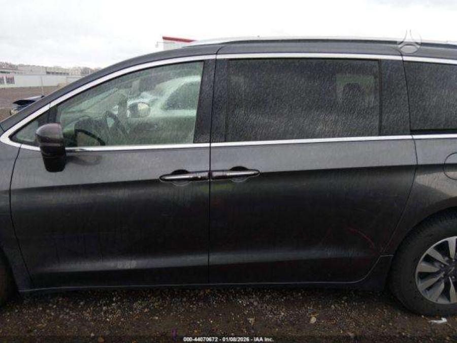 Pelēks Chrysler Pacifica 2021 Klaipėda, ar dzinēja tilpumu 3.61 L un nobraukumu 171 tūkst. km par 14300 €, foto 15 vietnē AUTOMOTO.COM.LV