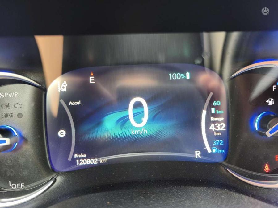 Grey Chrysler Pacifica 2021 in Siauliai, with an engine capacity of 3.61 L and mileage of 120 thousand km for 26000 €, photo 6 on AUTOMOTO.COM.LV