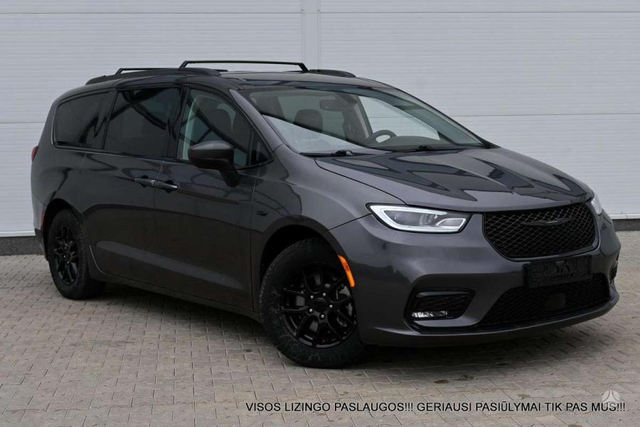 Grey Chrysler Pacifica 2021 in Kretinga, with an engine capacity of 3.60 L and mileage of 220 thousand km for 17450 €, photo 1 on AUTOMOTO.COM.LV