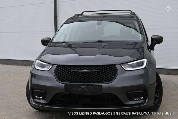 Grey Chrysler Pacifica 2021 in Kretinga, with an engine capacity of 3.60 L and mileage of 220 thousand km for 17450 €, photo 2 on AUTOMOTO.COM.LV