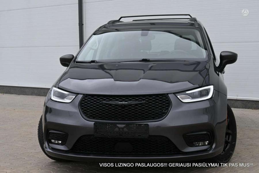 Grey Chrysler Pacifica 2021 in Kretinga, with an engine capacity of 3.60 L and mileage of 220 thousand km for 17450 €, photo 3 on AUTOMOTO.COM.LV