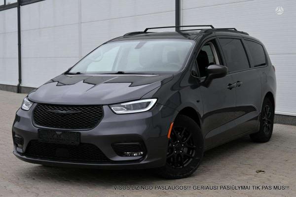 Grey Chrysler Pacifica 2021 in Kretinga, with an engine capacity of 3.60 L and mileage of 220 thousand km for 17450 €, photo 3 on AUTOMOTO.COM.LV