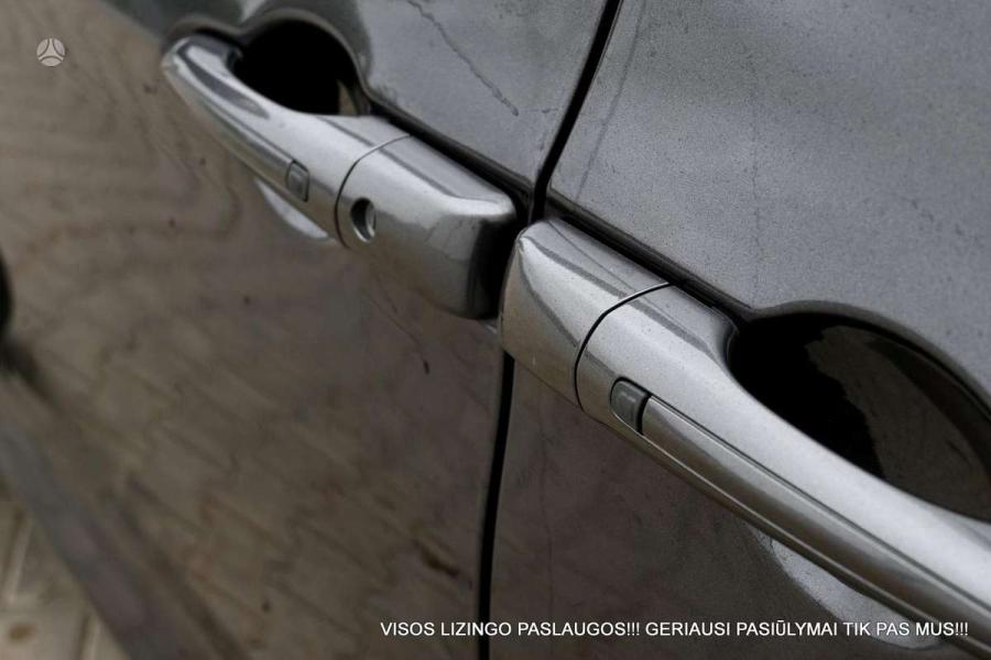 Grey Chrysler Pacifica 2021 in Kretinga, with an engine capacity of 3.60 L and mileage of 220 thousand km for 17450 €, photo 7 on AUTOMOTO.COM.LV