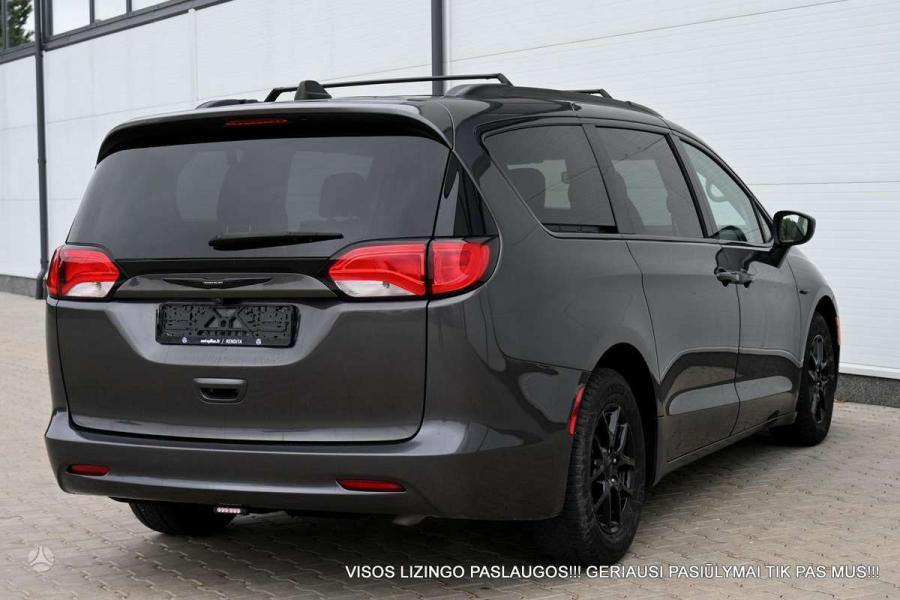 Grey Chrysler Pacifica 2021 in Kretinga, with an engine capacity of 3.60 L and mileage of 220 thousand km for 17450 €, photo 10 on AUTOMOTO.COM.LV
