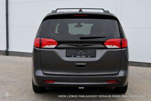Grey Chrysler Pacifica 2021 in Kretinga, with an engine capacity of 3.60 L and mileage of 220 thousand km for 17450 €, photo 11 on AUTOMOTO.COM.LV
