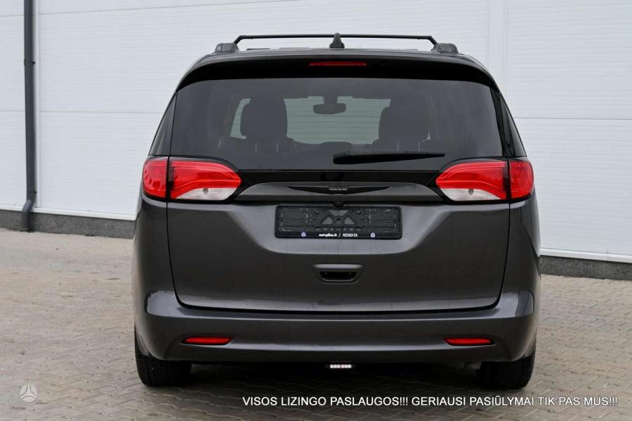 Grey Chrysler Pacifica 2021 in Kretinga, with an engine capacity of 3.60 L and mileage of 220 thousand km for 17450 €, photo 11 on AUTOMOTO.COM.LV