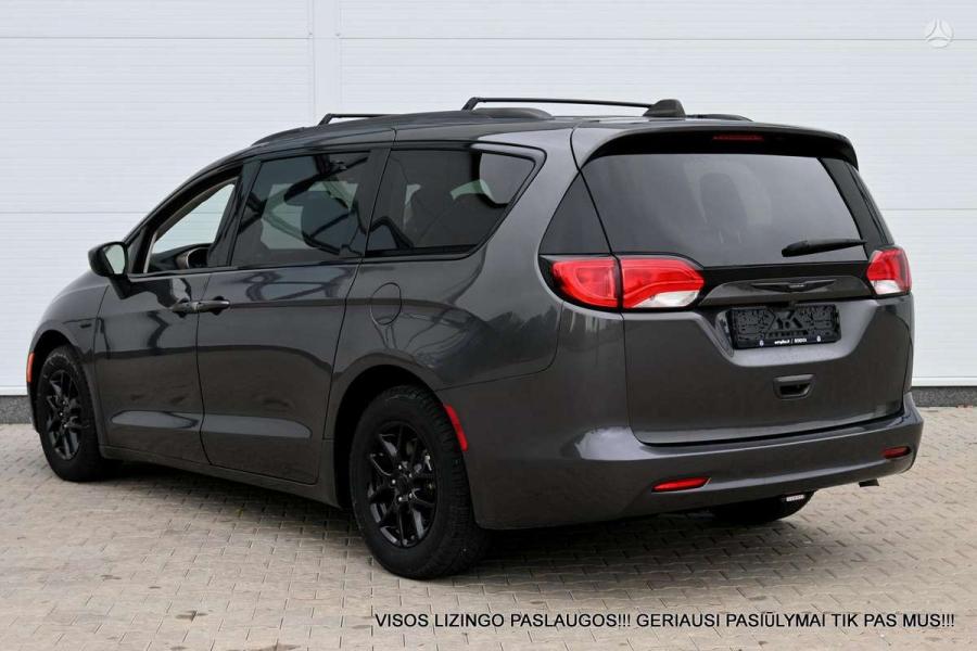 Grey Chrysler Pacifica 2021 in Kretinga, with an engine capacity of 3.60 L and mileage of 220 thousand km for 17450 €, photo 12 on AUTOMOTO.COM.LV