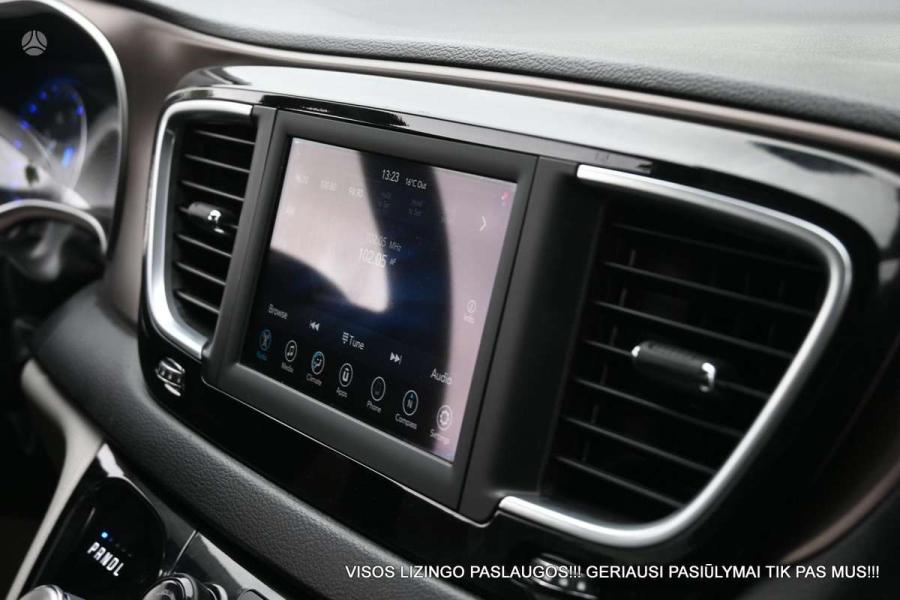Grey Chrysler Pacifica 2021 in Kretinga, with an engine capacity of 3.60 L and mileage of 220 thousand km for 17450 €, photo 31 on AUTOMOTO.COM.LV