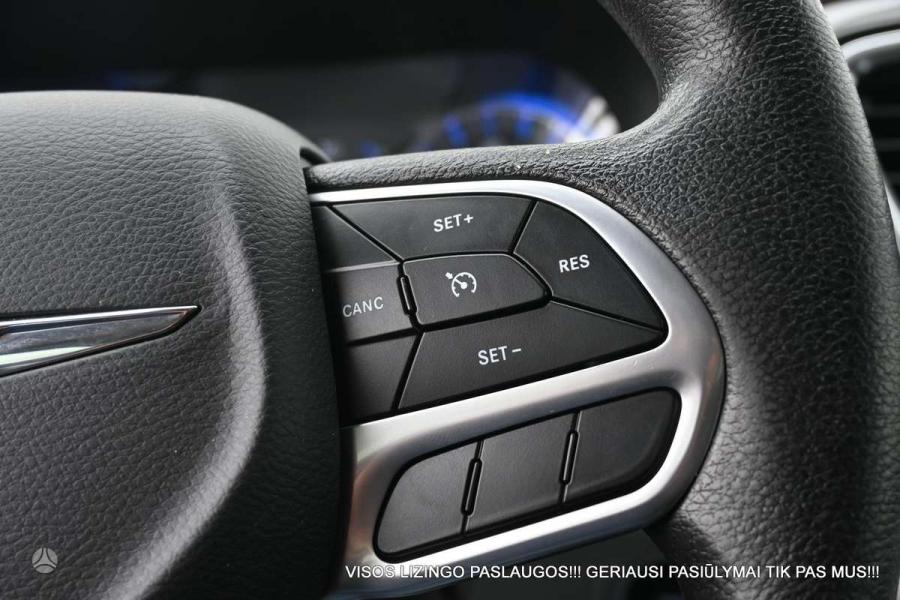 Grey Chrysler Pacifica 2021 in Kretinga, with an engine capacity of 3.60 L and mileage of 220 thousand km for 17450 €, photo 41 on AUTOMOTO.COM.LV