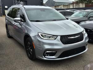 Grey Chrysler Pacifica 2021 in Vilnius, with an engine capacity of 3.61 L and mileage of 176 thousand km for 17900 €, photo  on AUTOMOTO.COM.LV