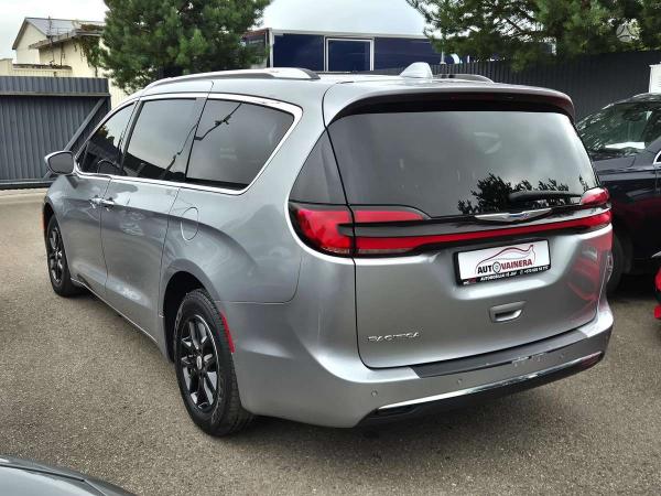 Pelēks Chrysler Pacifica 2021 Viļņa, ar dzinēja tilpumu 3.61 L un nobraukumu 176 tūkst. km par 17900 €, foto 4 vietnē AUTOMOTO.COM.LV