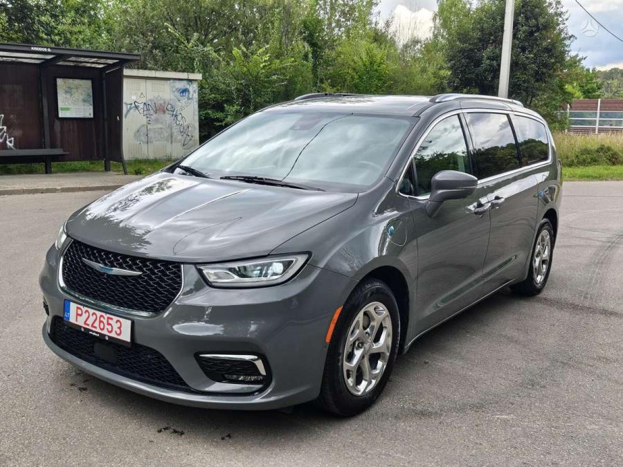 Pelēks Chrysler Pacifica 2021 Kauņa, ar dzinēja tilpumu 3.61 L un nobraukumu 175 tūkst. km par 20500 €, foto 1 vietnē AUTOMOTO.COM.LV
