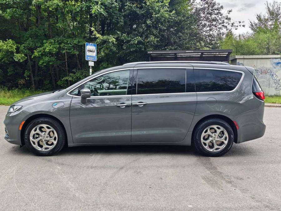 Pelēks Chrysler Pacifica 2021 Kauņa, ar dzinēja tilpumu 3.61 L un nobraukumu 175 tūkst. km par 20500 €, foto 3 vietnē AUTOMOTO.COM.LV