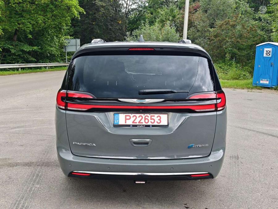 Pelēks Chrysler Pacifica 2021 Kauņa, ar dzinēja tilpumu 3.61 L un nobraukumu 175 tūkst. km par 20500 €, foto 5 vietnē AUTOMOTO.COM.LV