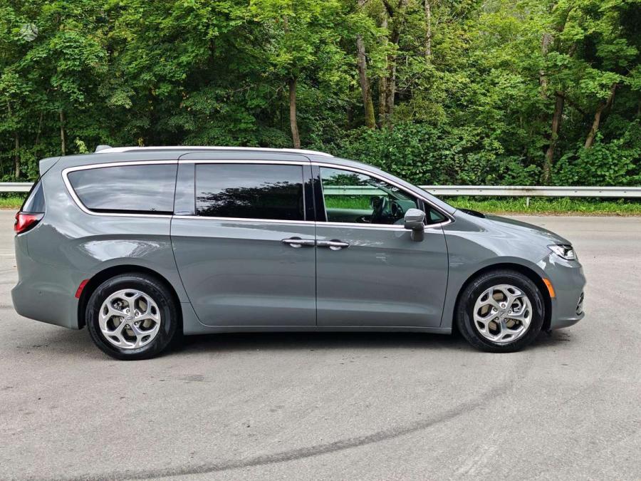 Pelēks Chrysler Pacifica 2021 Kauņa, ar dzinēja tilpumu 3.61 L un nobraukumu 175 tūkst. km par 20500 €, foto 7 vietnē AUTOMOTO.COM.LV
