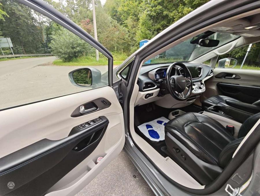 Pelēks Chrysler Pacifica 2021 Kauņa, ar dzinēja tilpumu 3.61 L un nobraukumu 175 tūkst. km par 20500 €, foto 10 vietnē AUTOMOTO.COM.LV
