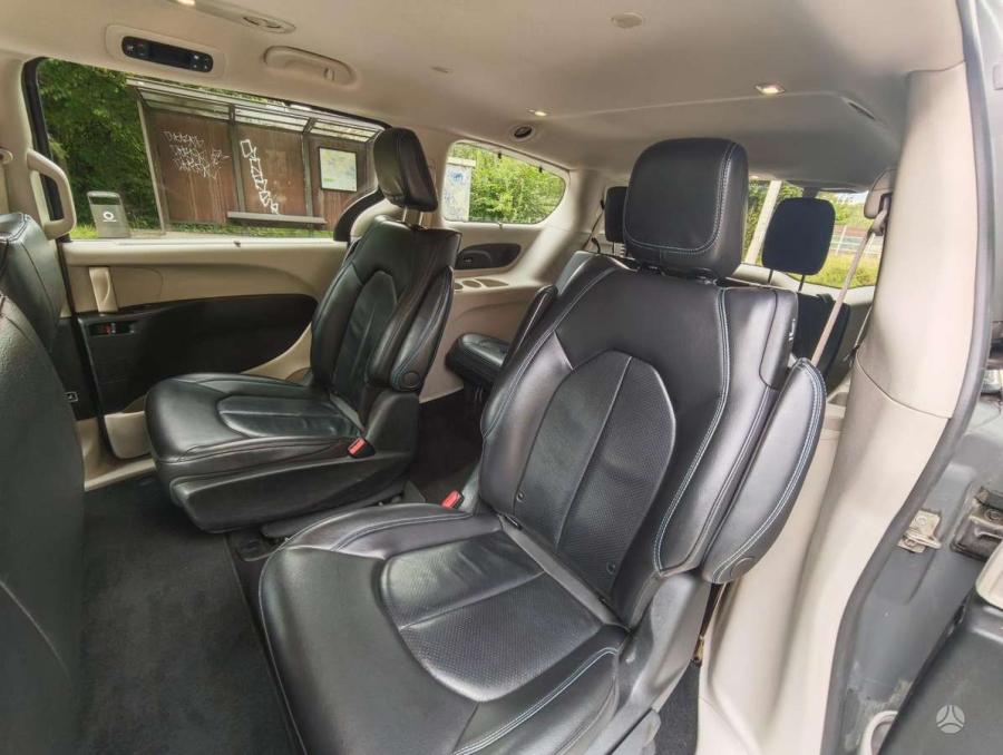 Pelēks Chrysler Pacifica 2021 Kauņa, ar dzinēja tilpumu 3.61 L un nobraukumu 175 tūkst. km par 20500 €, foto 13 vietnē AUTOMOTO.COM.LV