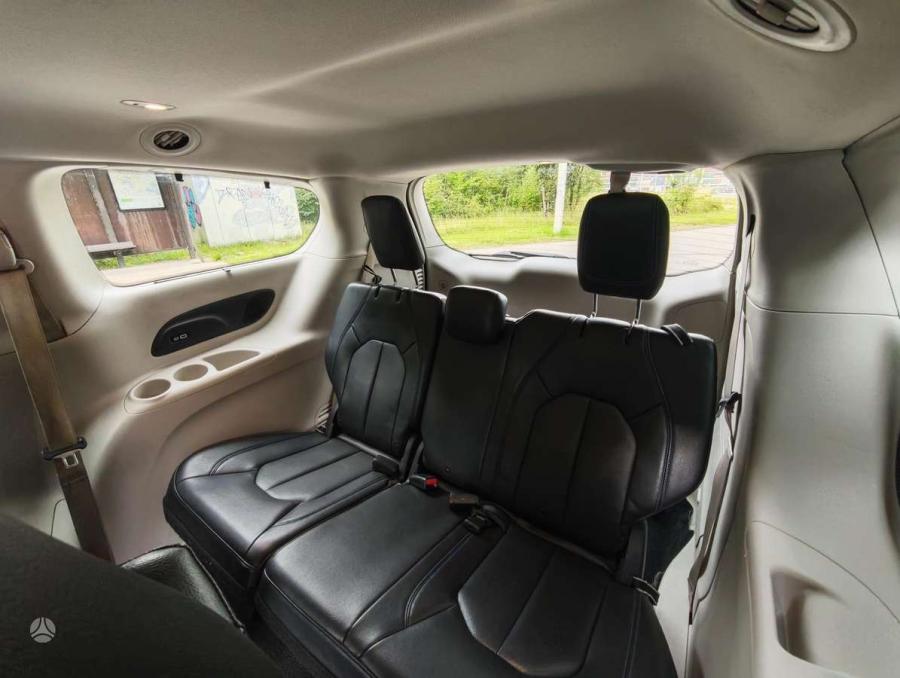 Pelēks Chrysler Pacifica 2021 Kauņa, ar dzinēja tilpumu 3.61 L un nobraukumu 175 tūkst. km par 20500 €, foto 14 vietnē AUTOMOTO.COM.LV