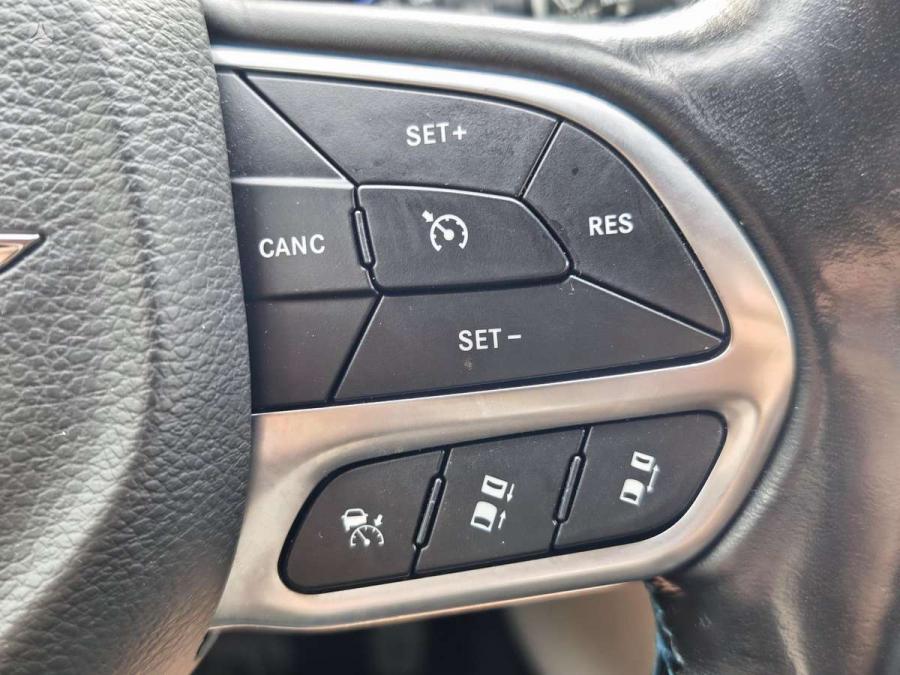 Pelēks Chrysler Pacifica 2021 Kauņa, ar dzinēja tilpumu 3.61 L un nobraukumu 175 tūkst. km par 20500 €, foto 22 vietnē AUTOMOTO.COM.LV