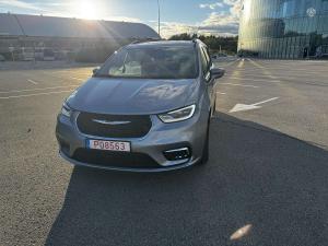 Grey Chrysler Pacifica 2021 in Siauliai, with an engine capacity of 3.61 L and mileage of 163 thousand km for 16900 €, photo 3 on AUTOMOTO.COM.LV