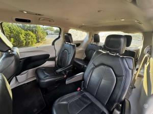 Grey Chrysler Pacifica 2021 in Siauliai, with an engine capacity of 3.61 L and mileage of 163 thousand km for 16900 €, photo 14 on AUTOMOTO.COM.LV