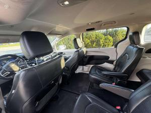 Grey Chrysler Pacifica 2021 in Siauliai, with an engine capacity of 3.61 L and mileage of 163 thousand km for 16900 €, photo 15 on AUTOMOTO.COM.LV