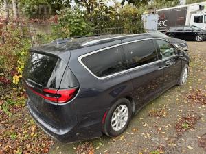 Pelēks Chrysler Pacifica 2021 Jelgava, ar dzinēja tilpumu 3.60 L un nobraukumu 111 tūkst. km par 9300 €, foto  vietnē AUTOMOTO.COM.LV