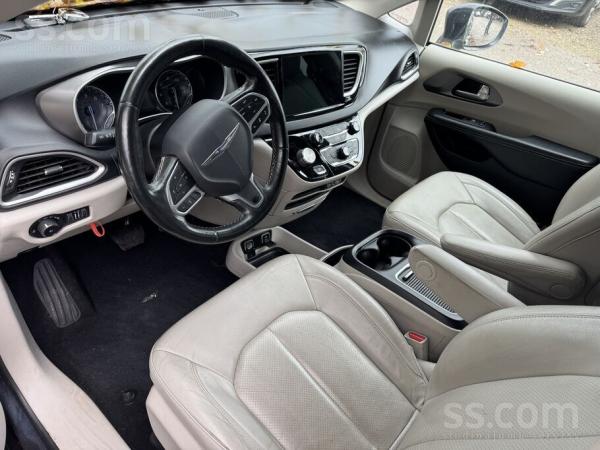 Grey Chrysler Pacifica 2021 in Jelgava, with an engine capacity of 3.60 L and mileage of 111 thousand km for 9300 €, photo 6 on AUTOMOTO.COM.LV