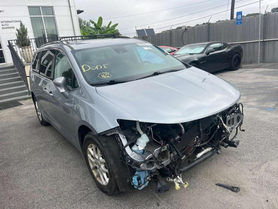 Pelēks Chrysler Pacifica 2021 Ukmergė, ar dzinēja tilpumu 3.61 L un nobraukumu 158 tūkst. km par 9999 €, foto 1 vietnē AUTOMOTO.COM.LV