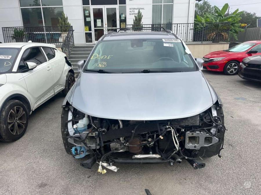 Pelēks Chrysler Pacifica 2021 Ukmergė, ar dzinēja tilpumu 3.61 L un nobraukumu 158 tūkst. km par 9999 €, foto 3 vietnē AUTOMOTO.COM.LV