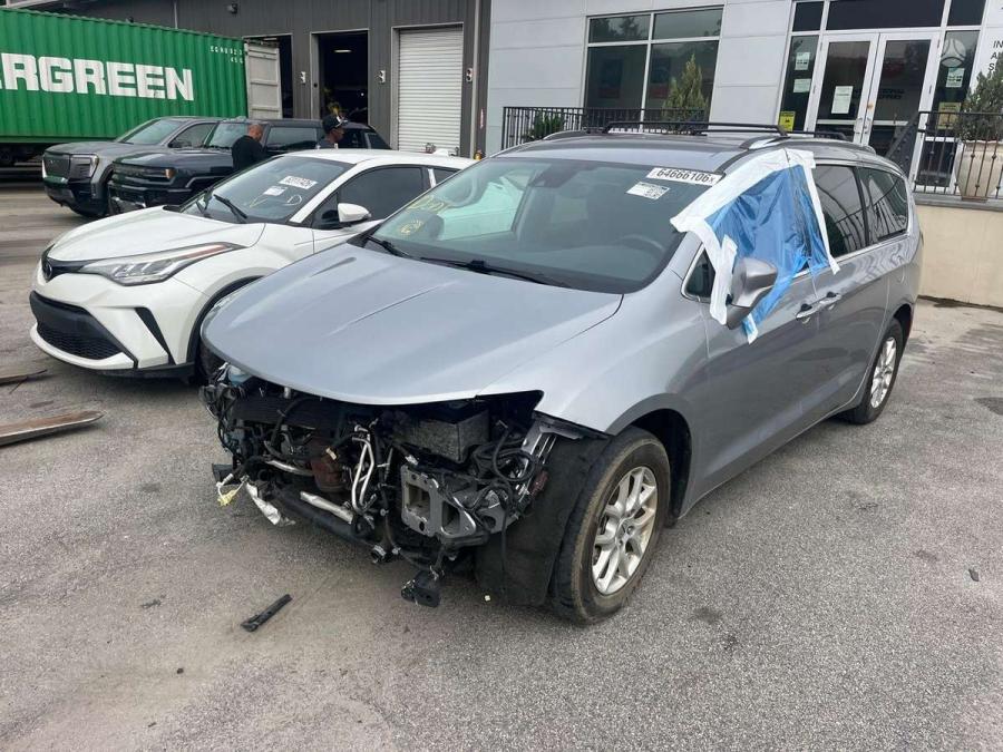 Pelēks Chrysler Pacifica 2021 Ukmergė, ar dzinēja tilpumu 3.61 L un nobraukumu 158 tūkst. km par 9999 €, foto 4 vietnē AUTOMOTO.COM.LV