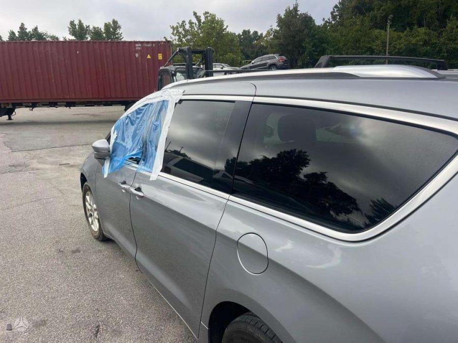 Pelēks Chrysler Pacifica 2021 Ukmergė, ar dzinēja tilpumu 3.61 L un nobraukumu 158 tūkst. km par 9999 €, foto 8 vietnē AUTOMOTO.COM.LV