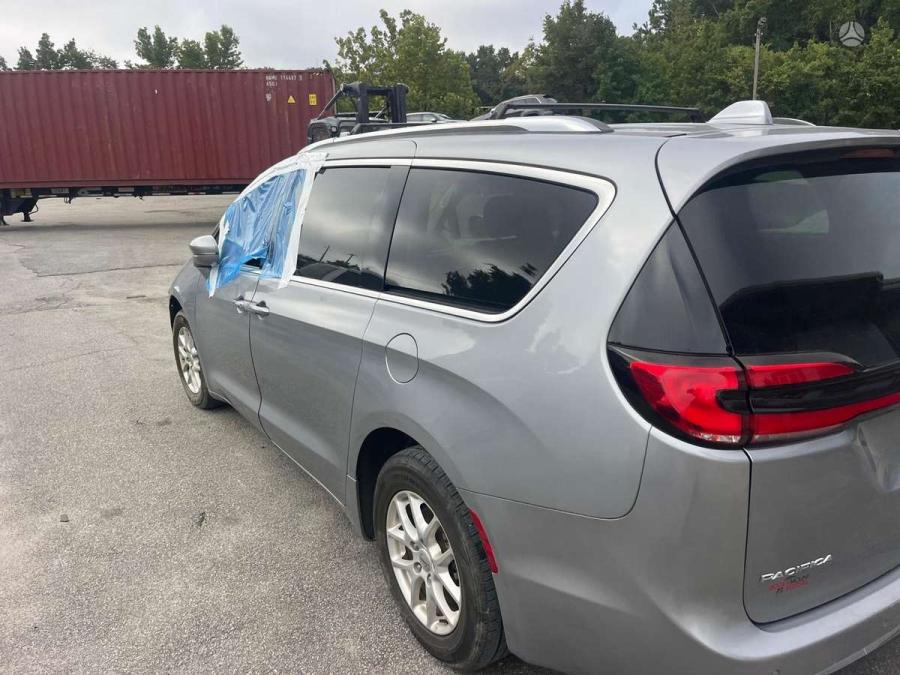 Pelēks Chrysler Pacifica 2021 Ukmergė, ar dzinēja tilpumu 3.61 L un nobraukumu 158 tūkst. km par 9999 €, foto 9 vietnē AUTOMOTO.COM.LV