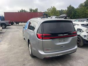 Pelēks Chrysler Pacifica 2021 Ukmergė, ar dzinēja tilpumu 3.61 L un nobraukumu 158 tūkst. km par 9999 €, foto 10 vietnē AUTOMOTO.COM.LV