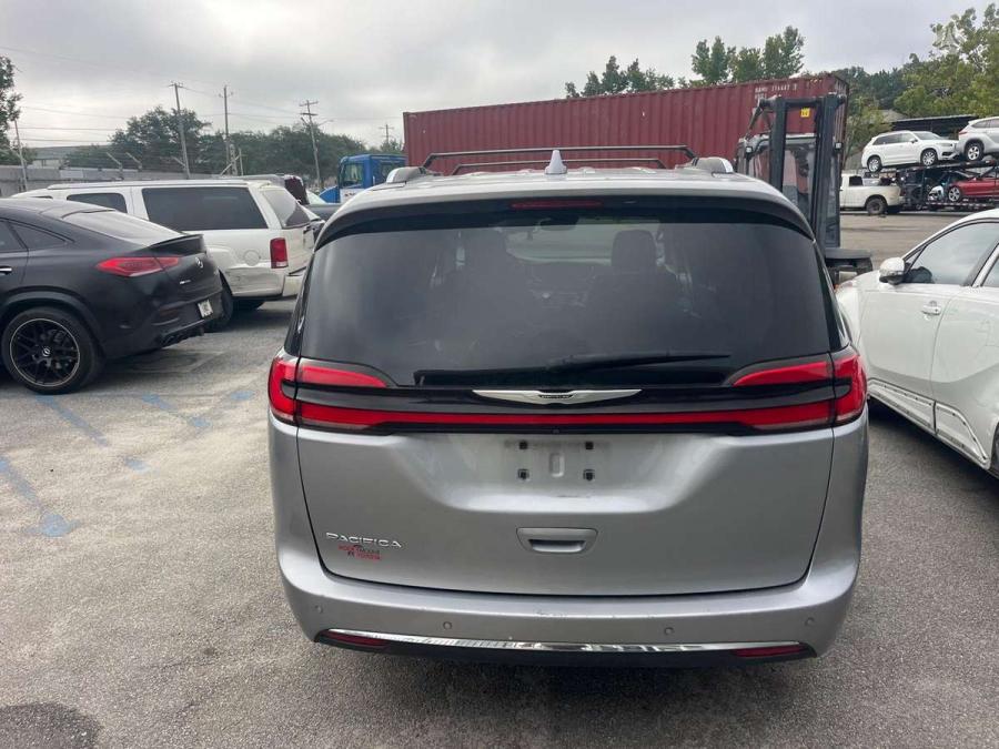 Pelēks Chrysler Pacifica 2021 Ukmergė, ar dzinēja tilpumu 3.61 L un nobraukumu 158 tūkst. km par 9999 €, foto 11 vietnē AUTOMOTO.COM.LV