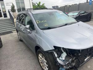 Pelēks Chrysler Pacifica 2021 Ukmergė, ar dzinēja tilpumu 3.61 L un nobraukumu 158 tūkst. km par 9999 €, foto 14 vietnē AUTOMOTO.COM.LV