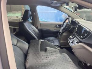 Pelēks Chrysler Pacifica 2021 Ukmergė, ar dzinēja tilpumu 3.61 L un nobraukumu 158 tūkst. km par 9999 €, foto 20 vietnē AUTOMOTO.COM.LV
