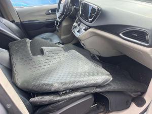 Pelēks Chrysler Pacifica 2021 Ukmergė, ar dzinēja tilpumu 3.61 L un nobraukumu 158 tūkst. km par 9999 €, foto 21 vietnē AUTOMOTO.COM.LV