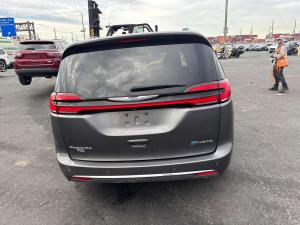 Pelēks Chrysler Pacifica 2021 Ukmergė, ar dzinēja tilpumu 3.61 L un nobraukumu 171 tūkst. km par 8199 €, foto  vietnē AUTOMOTO.COM.LV