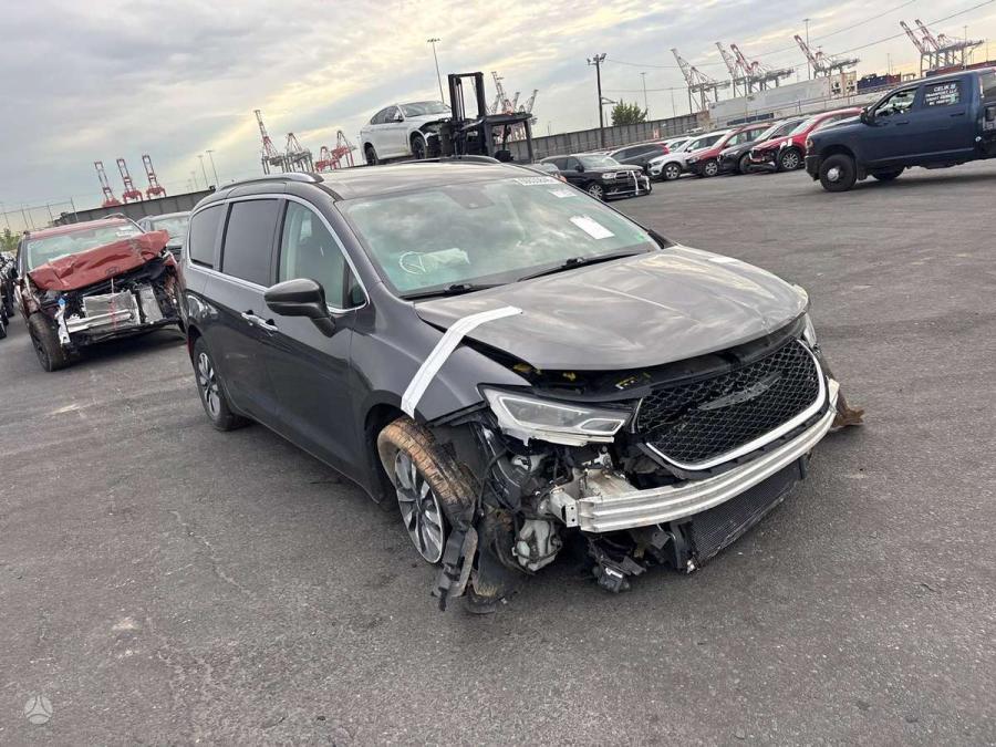 Pelēks Chrysler Pacifica 2021 Ukmergė, ar dzinēja tilpumu 3.61 L un nobraukumu 171 tūkst. km par 8199 €, foto 4 vietnē AUTOMOTO.COM.LV