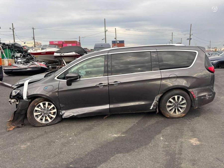 Pelēks Chrysler Pacifica 2021 Ukmergė, ar dzinēja tilpumu 3.61 L un nobraukumu 171 tūkst. km par 8199 €, foto 10 vietnē AUTOMOTO.COM.LV