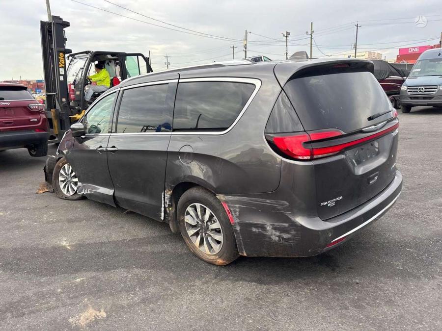 Pelēks Chrysler Pacifica 2021 Ukmergė, ar dzinēja tilpumu 3.61 L un nobraukumu 171 tūkst. km par 8199 €, foto 11 vietnē AUTOMOTO.COM.LV