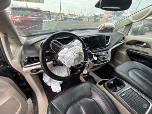 Pelēks Chrysler Pacifica 2021 Ukmergė, ar dzinēja tilpumu 3.61 L un nobraukumu 171 tūkst. km par 8199 €, foto 18 vietnē AUTOMOTO.COM.LV