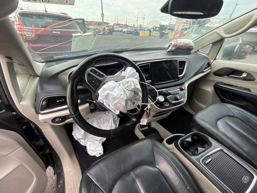 Pelēks Chrysler Pacifica 2021 Ukmergė, ar dzinēja tilpumu 3.61 L un nobraukumu 171 tūkst. km par 8199 €, foto 18 vietnē AUTOMOTO.COM.LV