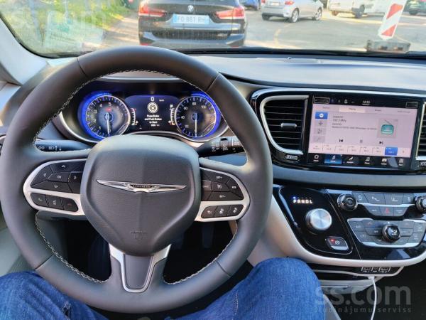 Pelēks Chrysler Pacifica 2022 Rīga, ar dzinēja tilpumu 3.60 L un nobraukumu 32 tūkst. km par 32000 €, foto 10 vietnē AUTOMOTO.COM.LV