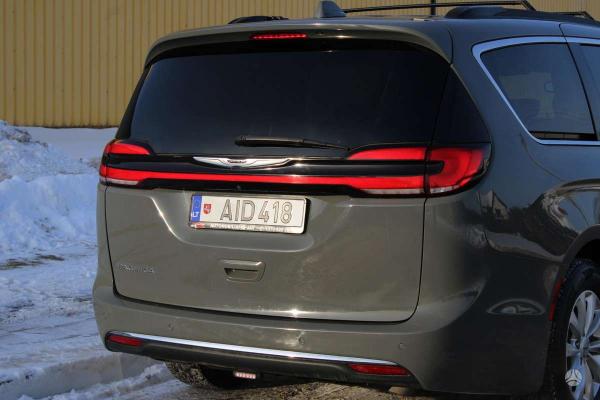 Grey Chrysler Pacifica 2022 in Vilnius, with an engine capacity of 3.61 L and mileage of 132 thousand km for 24400 €, photo 10 on AUTOMOTO.COM.LV