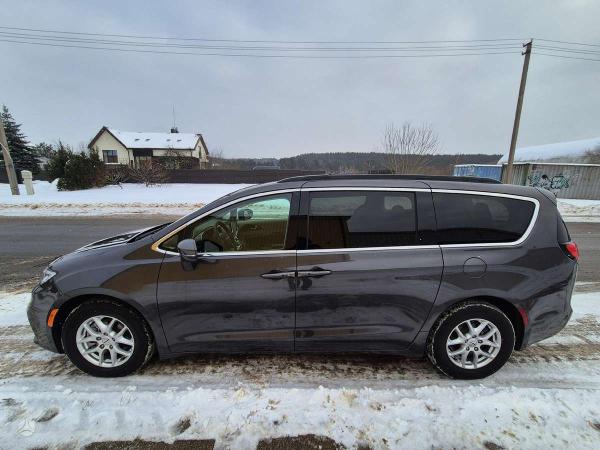 Pelēks Chrysler Pacifica 2022 Viļņa, ar dzinēja tilpumu 3.61 L un nobraukumu 128 tūkst. km par 22999 €, foto 3 vietnē AUTOMOTO.COM.LV