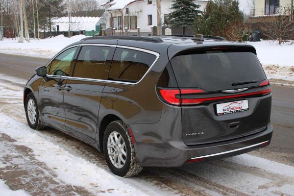 Pelēks Chrysler Pacifica 2022 Viļņa, ar dzinēja tilpumu 3.61 L un nobraukumu 128 tūkst. km par 22999 €, foto 4 vietnē AUTOMOTO.COM.LV