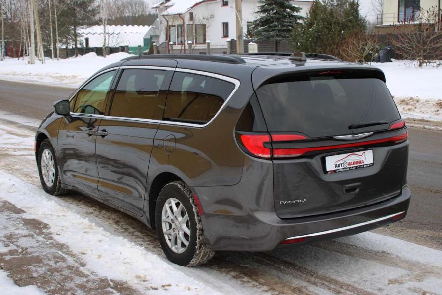 Grey Chrysler Pacifica 2022 in Vilnius, with an engine capacity of 3.61 L and mileage of 128 thousand km for 22999 €, photo 4 on AUTOMOTO.COM.LV
